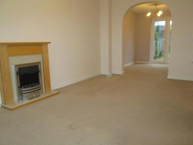 3 bedroom terraced house for rent in Crowe Road, Bedford, MK40