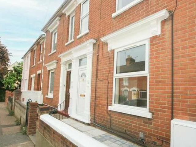 3 bedroom terraced house for rent in Crowhurst Road Colchester Essex CO3