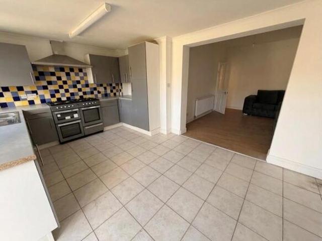 3 bedroom terraced house for rent in Crowlands Avenue, Romford, London, RM7