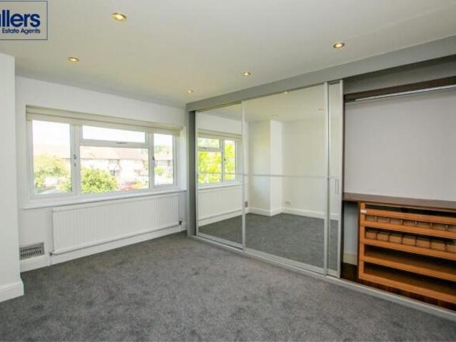 3 bedroom terraced house for rent in Cunningham Avenue, Enfield, Greater London, EN3