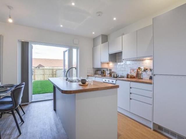 3 bedroom terraced house for rent in Curlew Way, Sheffield, S2