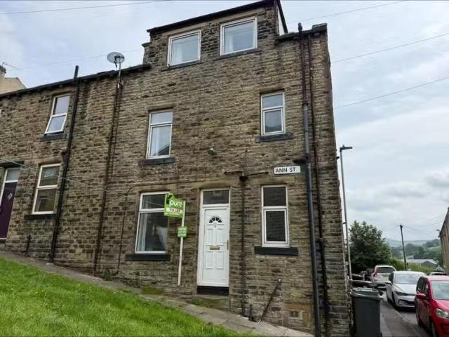 3 bedroom terraced house for rent in Ann Street, Haworth, BD22