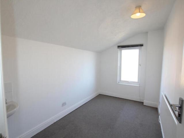 3 bedroom terraced house for rent in Abbey Road, NN4