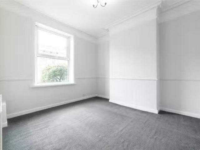 3 bedroom terraced house for rent in Adelaide Street, Clayton.