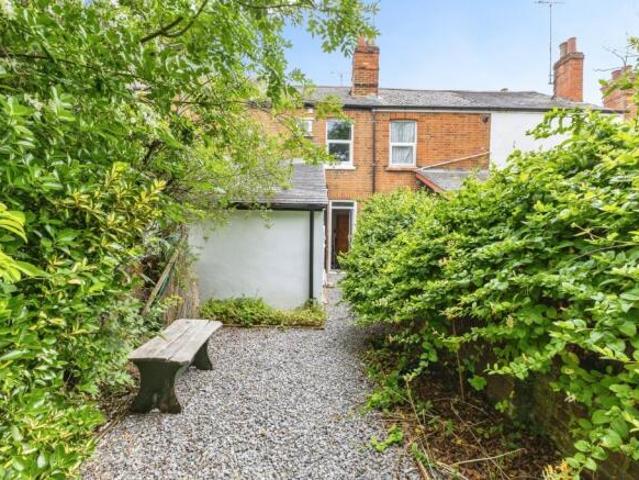 3 bedroom terraced house for rent in Adelaide Road, Reading, RG6