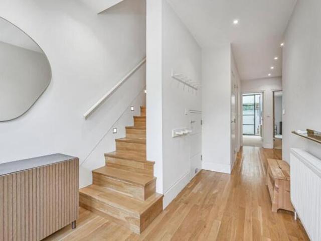 3 bedroom terraced house for rent in All Saints Close, Stockwell, London, SW8