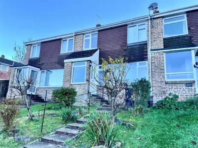 3 bedroom terraced house for rent in Allenview Road, Wimborne.