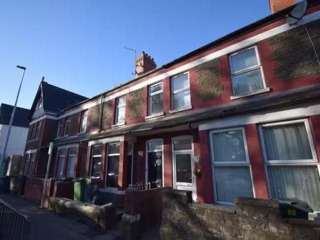 3 bedroom terraced house for rent in Allensbank Road, Cardiff.