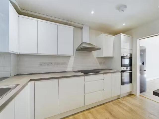 3 bedroom terraced house for rent in Alpine Road, Walton On Th.