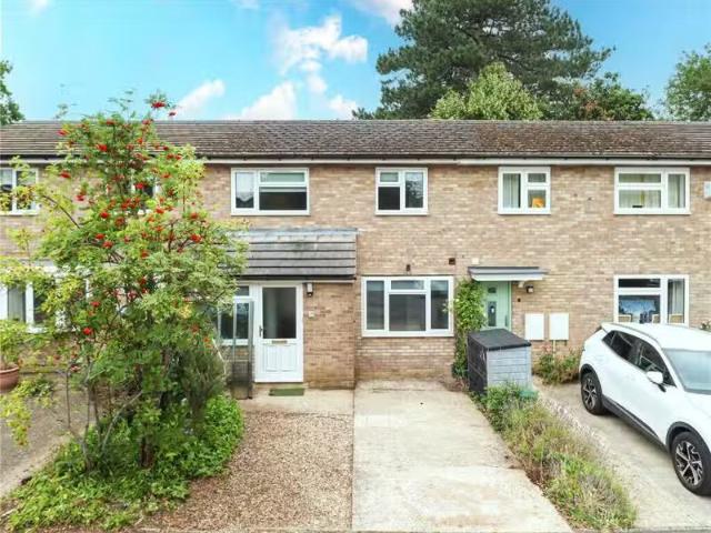 3 bedroom terraced house for rent in Aplins Close, Harpenden.