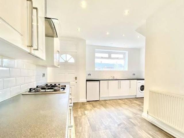 3 bedroom terraced house for rent in Arden Walk Sale Cheshire M33