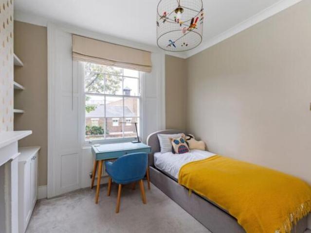 3 bedroom terraced house for rent in Arlington Square London N1