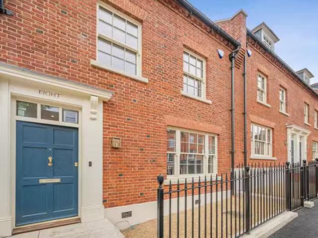 3 bedroom terraced house for rent in Arm And Sword Lane, Hatfi.