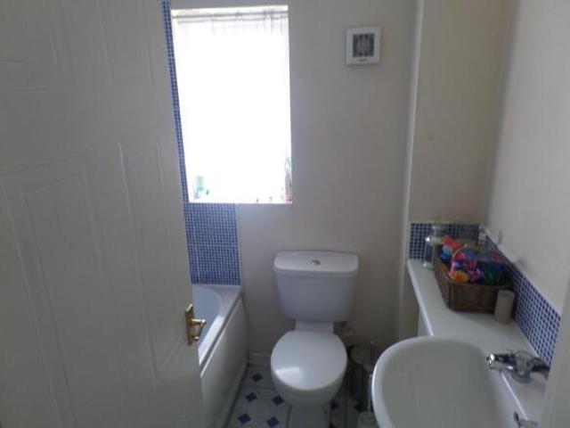 3 bedroom terraced house for rent in Armstrong Drive, Bedford, MK42