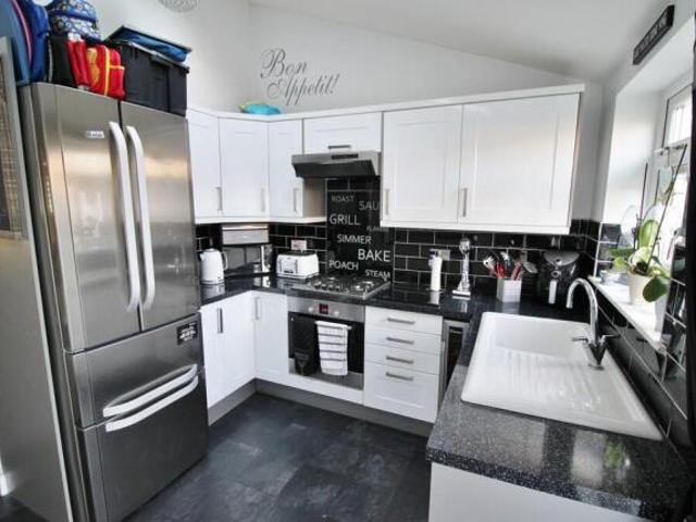 3 bedroom terraced house for rent in Arrowsmith Road, Chigwell, IG7