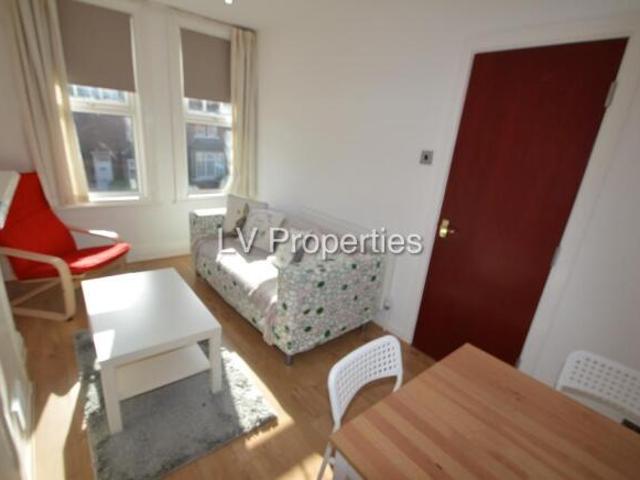 3 bedroom terraced house for rent in Ash Road, Leeds, West Yorkshire, LS6