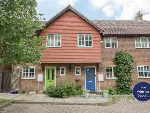3 bedroom terraced house for rent in Ashdown Field, Bolts Hill.