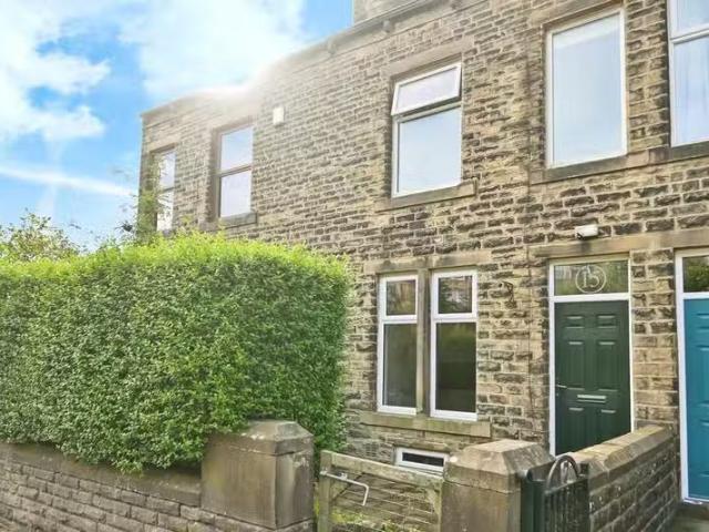3 bedroom terraced house for rent in Ashville Terrace, Oakwort.