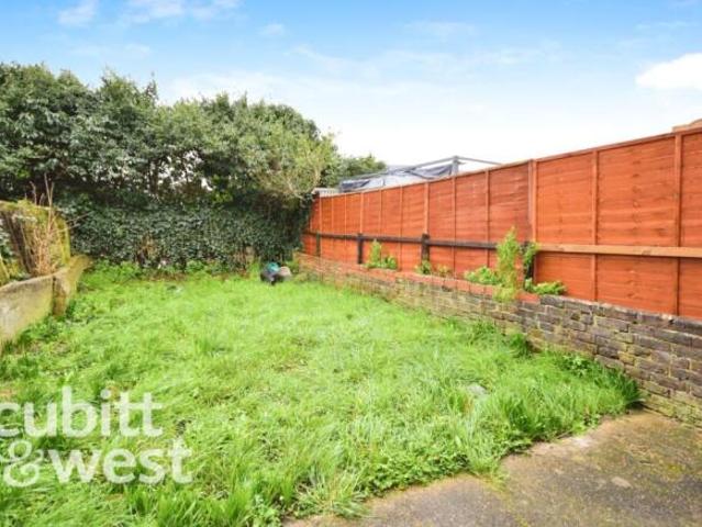 3 bedroom terraced house for rent in AVAILABLE WITH NO DEPOSIT Walmer Road Portsmouth PO1