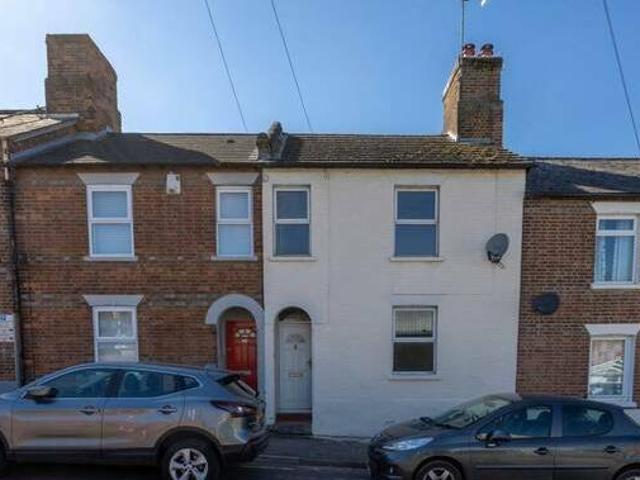 3 bedroom terraced house for rent in Boundary Road Newbury RG14