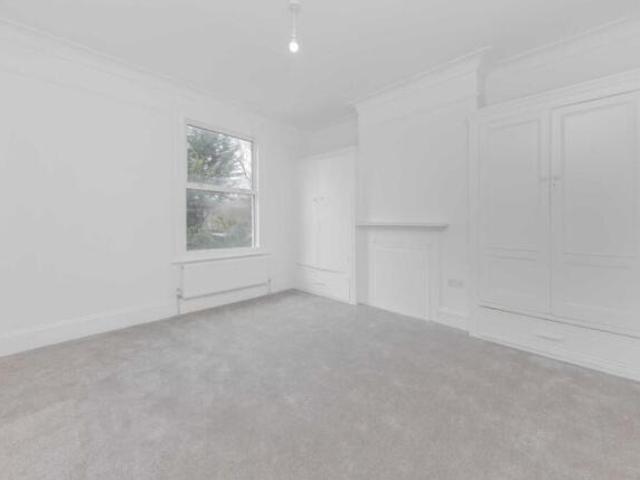 3 bedroom terraced house for rent in Bow Lane, North Finchley, N12