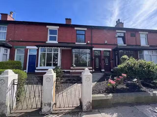 3 bedroom terraced house for rent in Bolton Road, Bury, Greate.