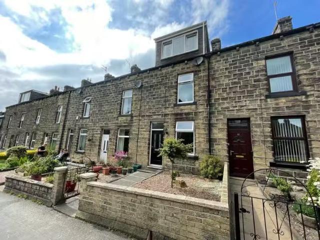 3 bedroom terraced house for rent in Bolton Road, Silsden, BD20