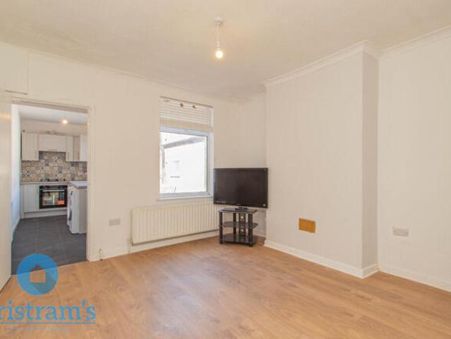 3 bedroom terraced house for rent in Bathley Street, Nottingham, NG2