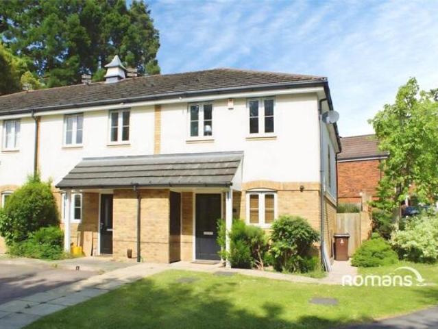 3 bedroom terraced house for rent in Badgers Rise, Woodley, Reading, RG5