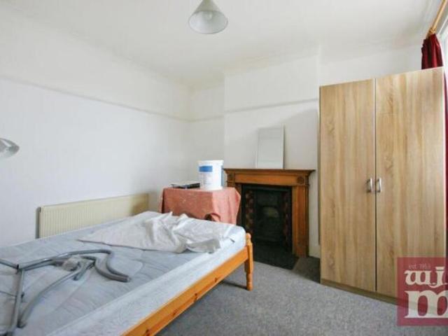 3 bedroom terraced house for rent in Baldock Street, Bow, E3
