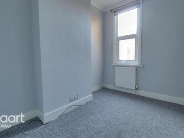 3 bedroom terraced house for rent in Balfour Road, Chatham, ME4