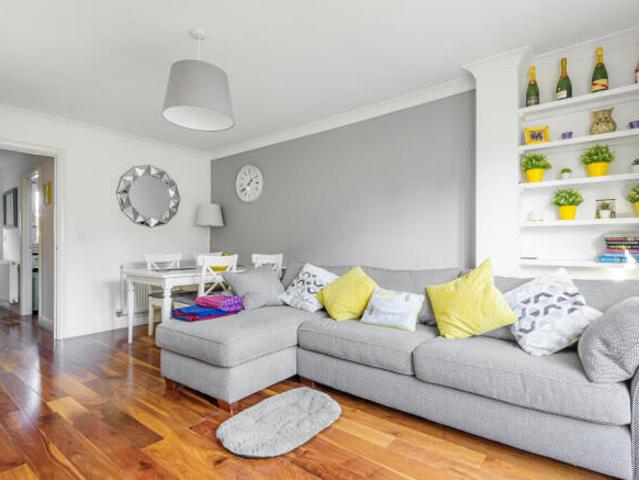 3 bedroom terraced house for rent in Barberi Close, OX4