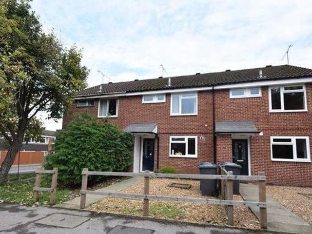 3 bedroom terraced house for rent in Bardsley Drive Farnham GU9