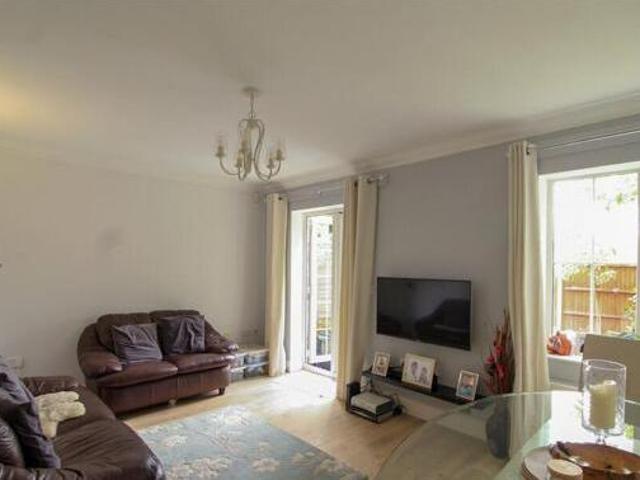 3 Bedroom Terraced House For Rent In Barnet, Hertfordshire