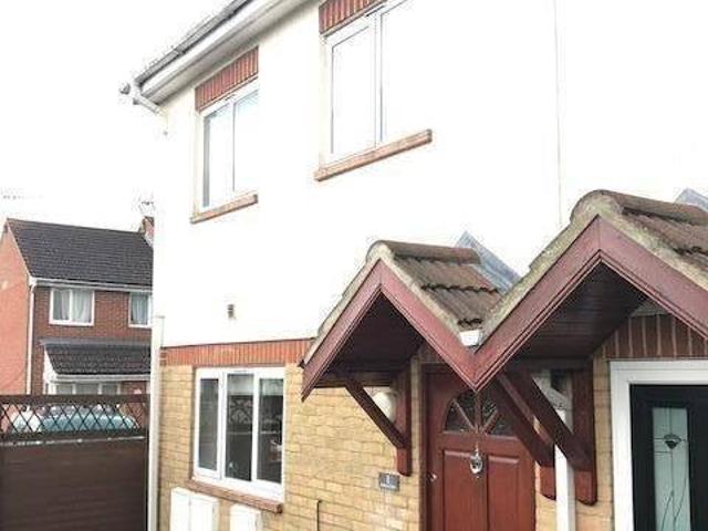 3 bedroom terraced house for rent in Barnets Yard Rochester ME2