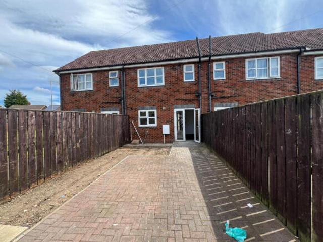 3 bedroom terraced house for rent in Barnham Close, Sunderland, SR5 4, SR5