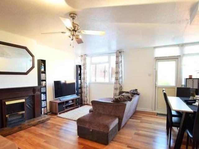 3 bedroom terraced house for rent in Barnsdale Road Reading Berkshire RG2