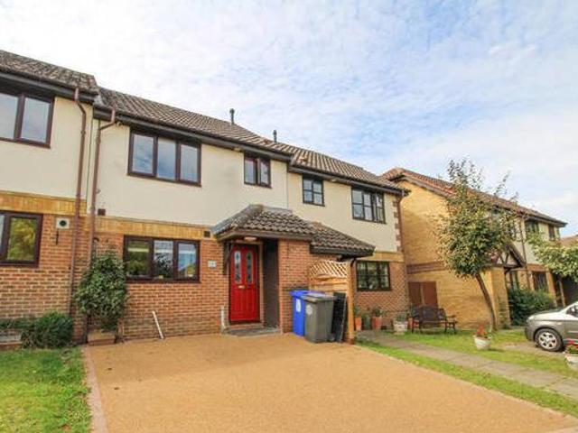 3 bedroom terraced house for rent in Barry Lynham Drive Newmarket CB8