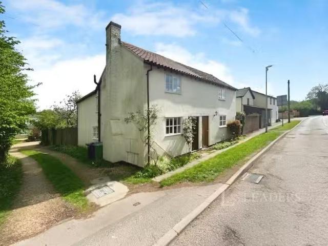 3 bedroom terraced house for rent in Barton Road, Haslingfield.