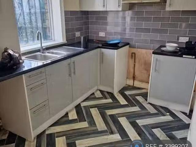 3 bedroom terraced house for rent in Beverley Street, Bradford.