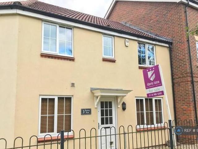 3 bedroom terraced house for rent in Beatty Rise Reading RG7