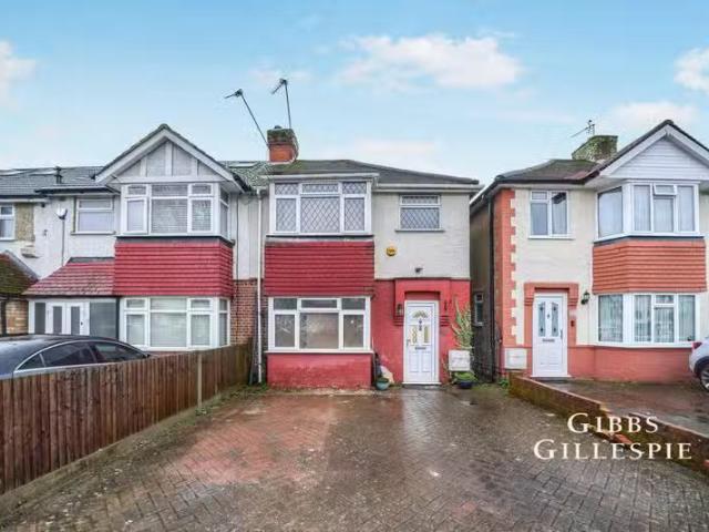 3 bedroom terraced house for rent in Bedford Road, Ruislip, HA4