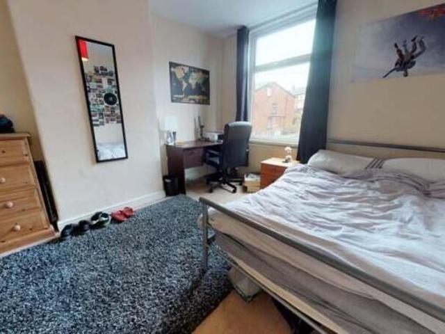 3 bedroom terraced house for rent in Beechwood Terrace, Burley, Leeds, LS4