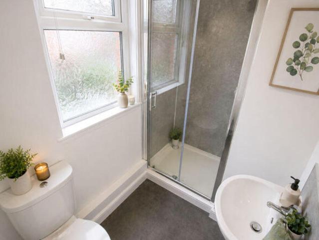 3 bedroom terraced house for rent in Beechwood Terrace, Burley, Leeds, LS4 2NG, LS4