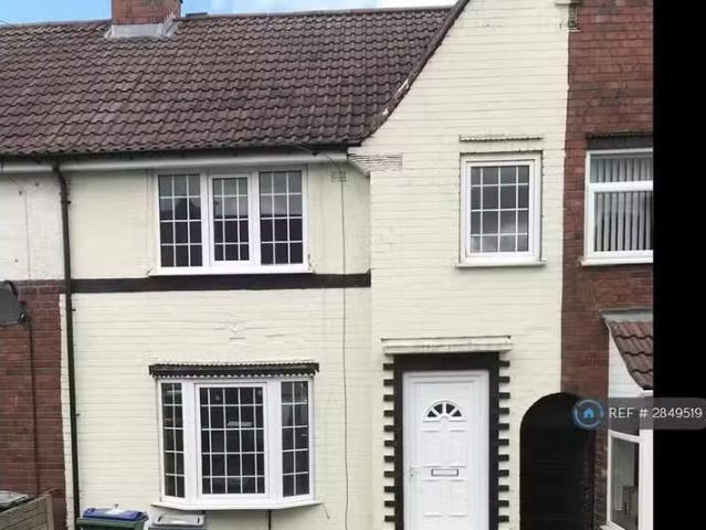 3 bedroom terraced house for rent in Beeches Road, Oldbury, B68