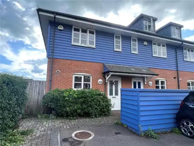 3 bedroom terraced house for rent in Beechlands Close, East Pr.