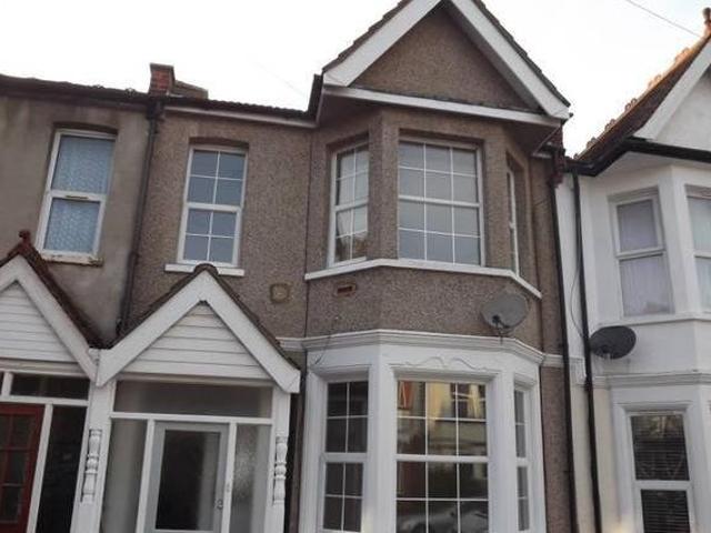 3 bedroom terraced house for rent in Beedell Avenue WestcliffOnSea Essex SS0