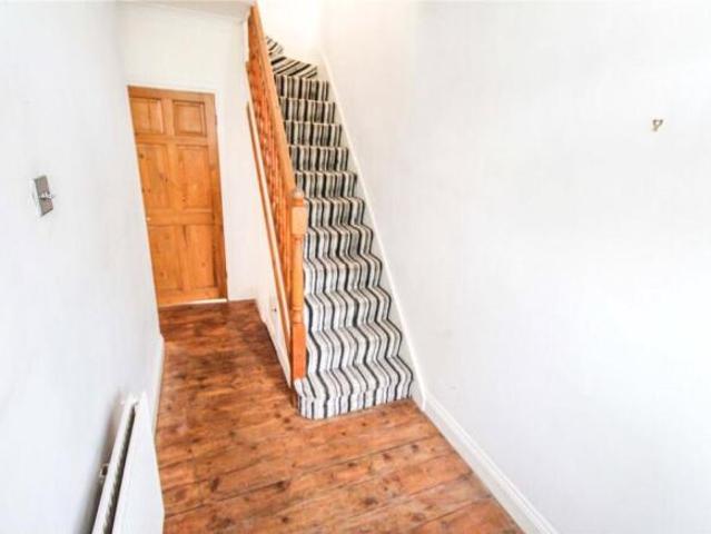 3 bedroom terraced house for rent in Belgrave Avenue, Romford, RM2