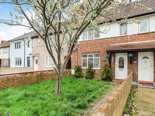 3 bedroom terraced house for rent in Bellhouse Road Romford RM7