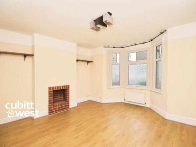 3 bedroom terraced house for rent in Belmont Road Sutton SM2